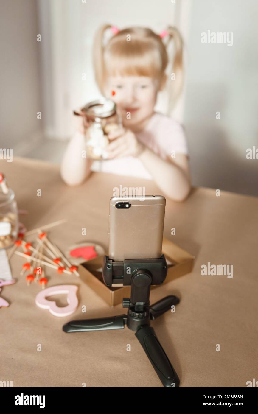 A little girl blogger makes a sweet Valentine's Day gift with her own ...