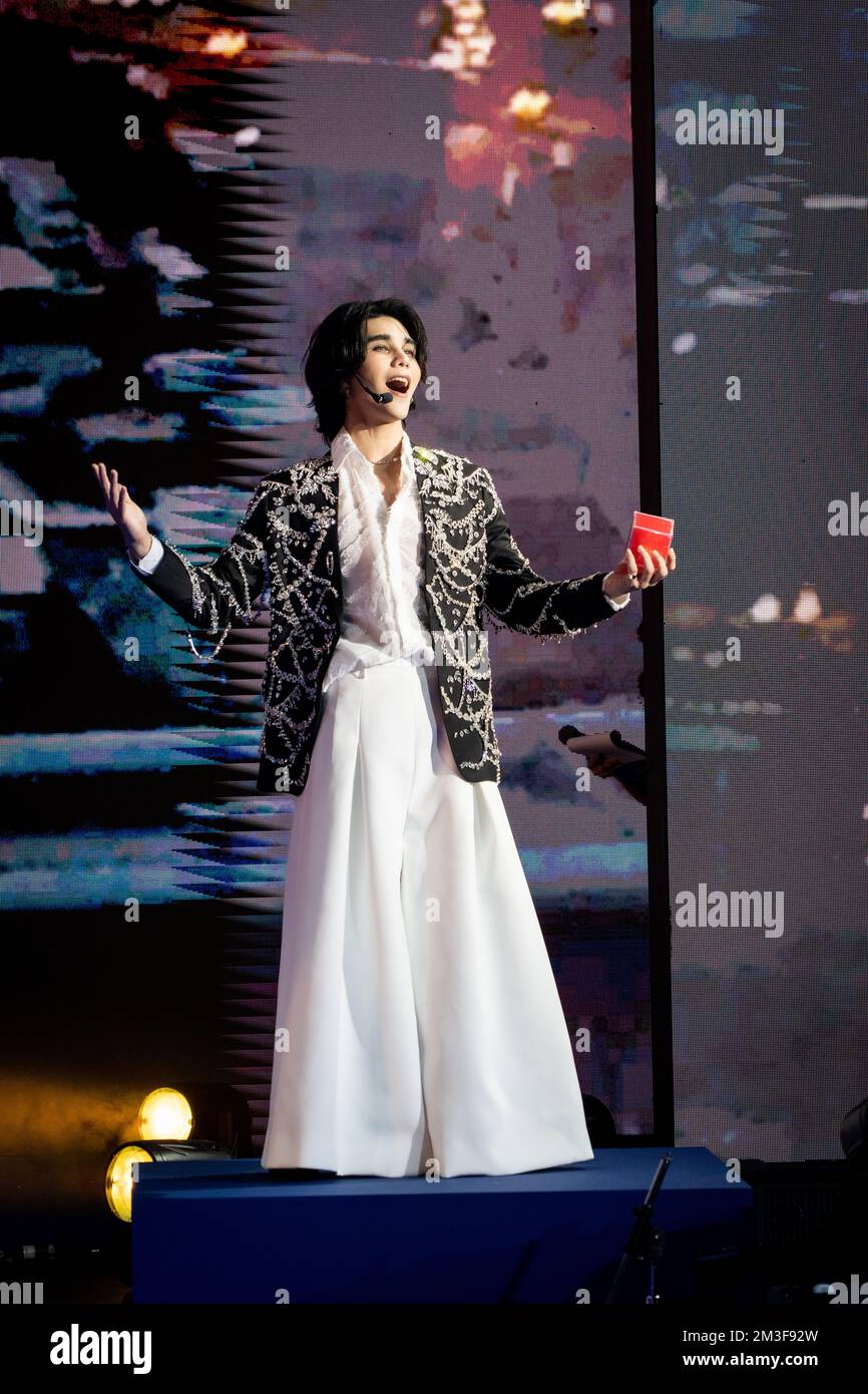 Bangkok, Thailand. 14th Dec, 2022. Jeff Satur sings during a live ...