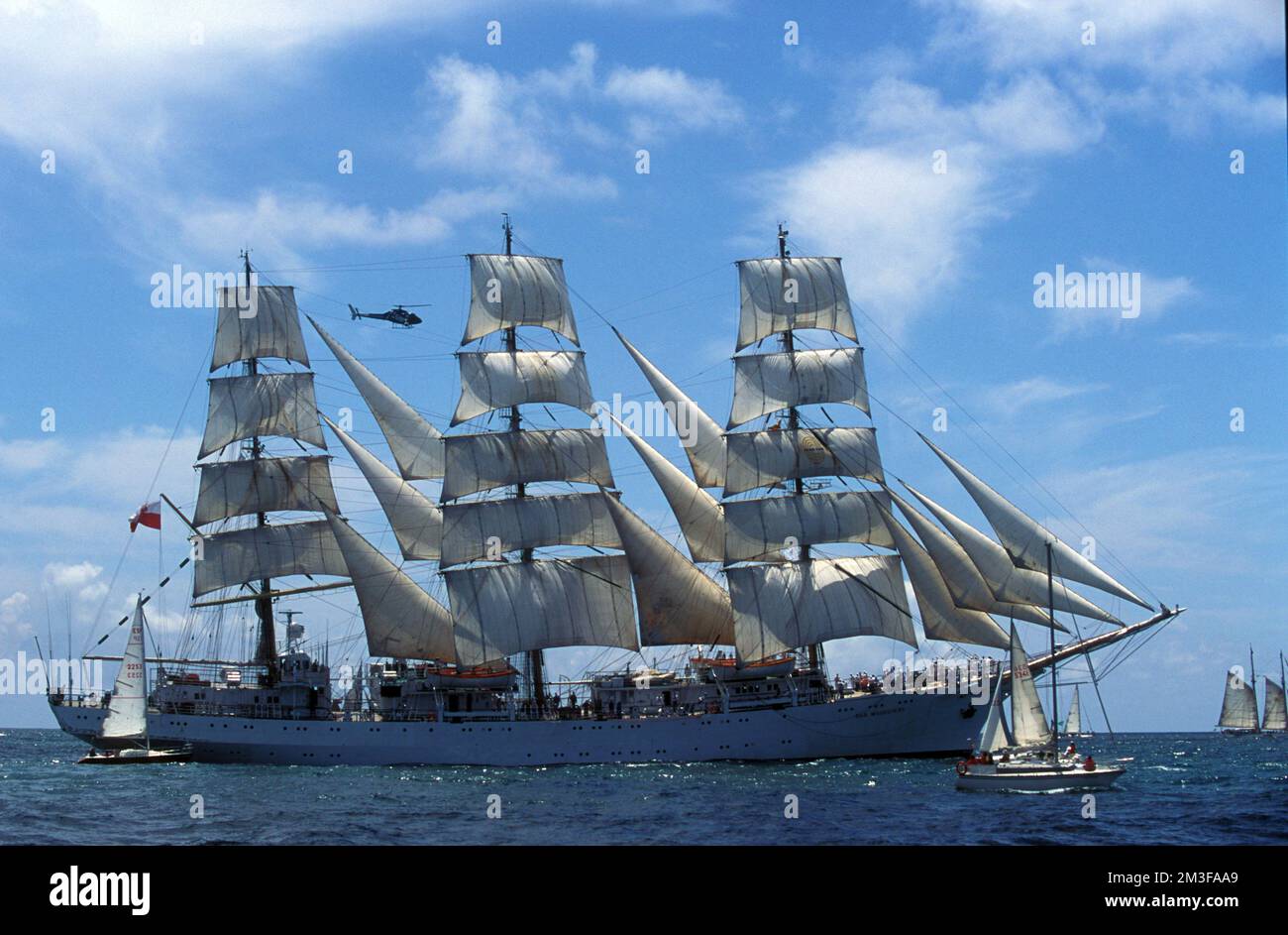 Polish tall ship Dar Mlodziezy, Cadiz race start, 2000 Stock Photo - Alamy