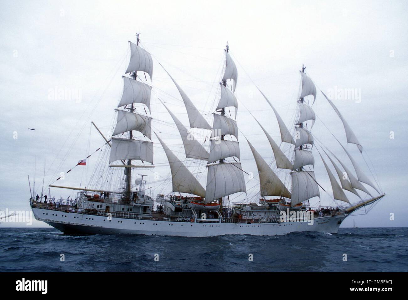 Polish tall ship Dar Mlodziezy, Plymouth race start, 2000 Stock Photo ...