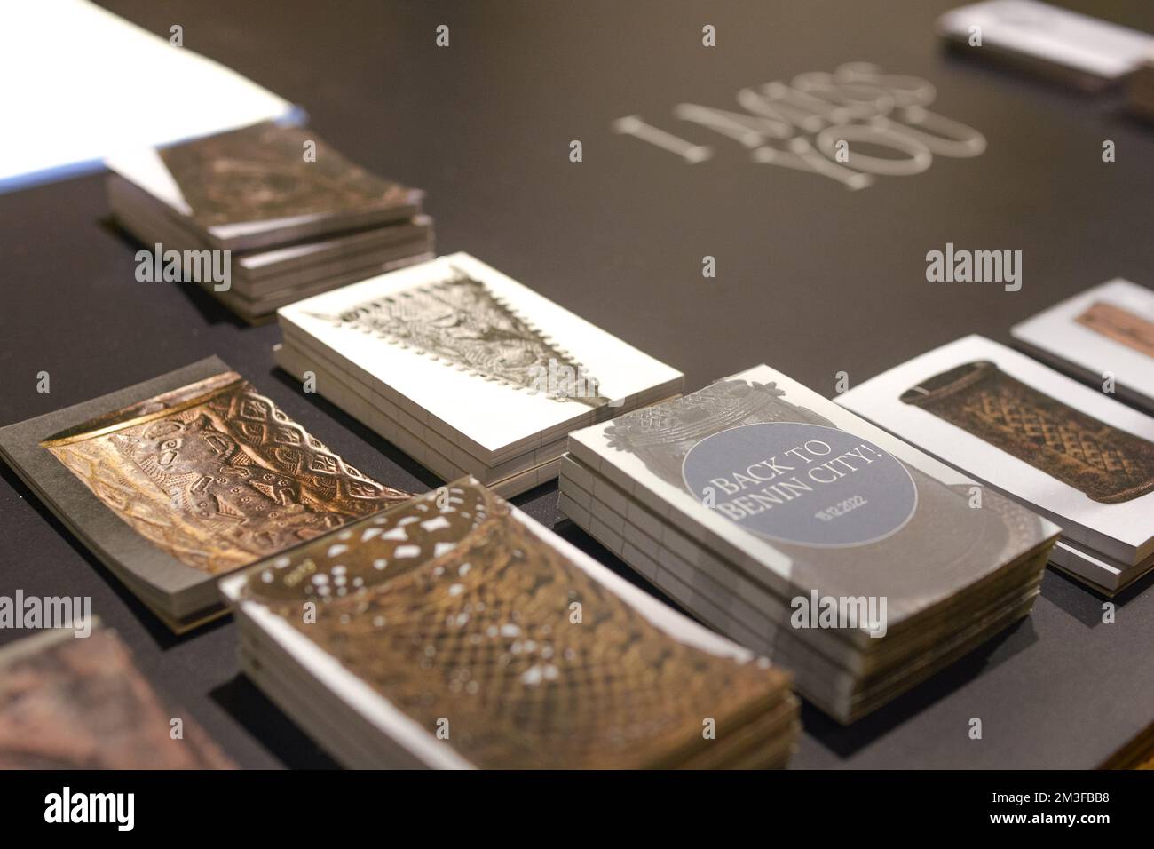 Museum artifacts table hi-res stock photography and images - Alamy
