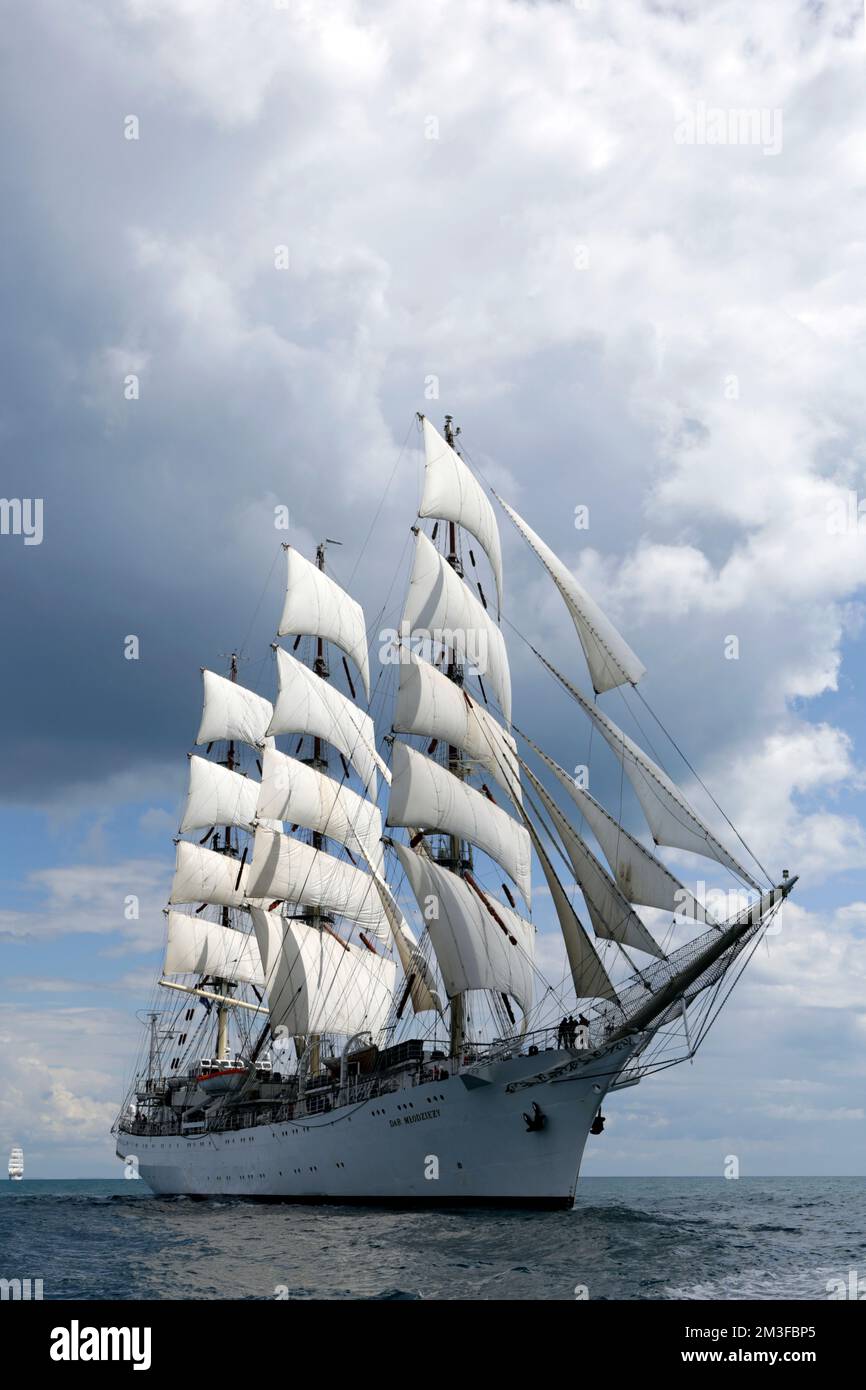 Polish tall ship Dar Mlodziezy, Torbay, 2016 Stock Photo - Alamy