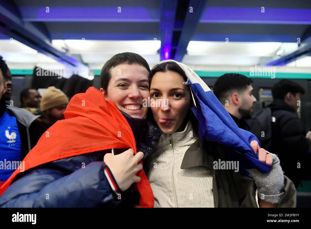 Football fans celebrate France's victory in the Qatar 2022 World Cup ...