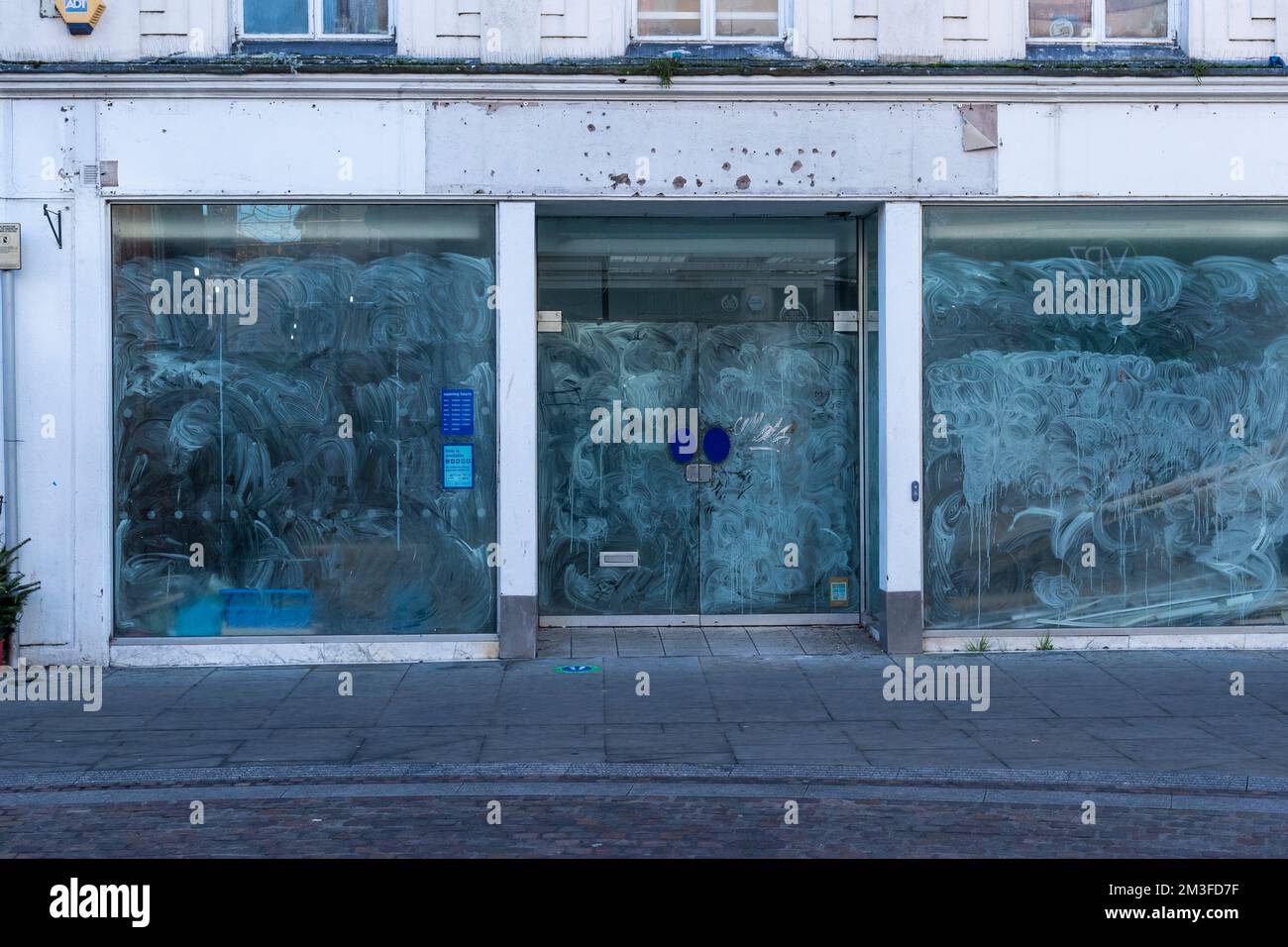 Empty retail shop, Britains High Streets, Hereford Stock Photo - Alamy