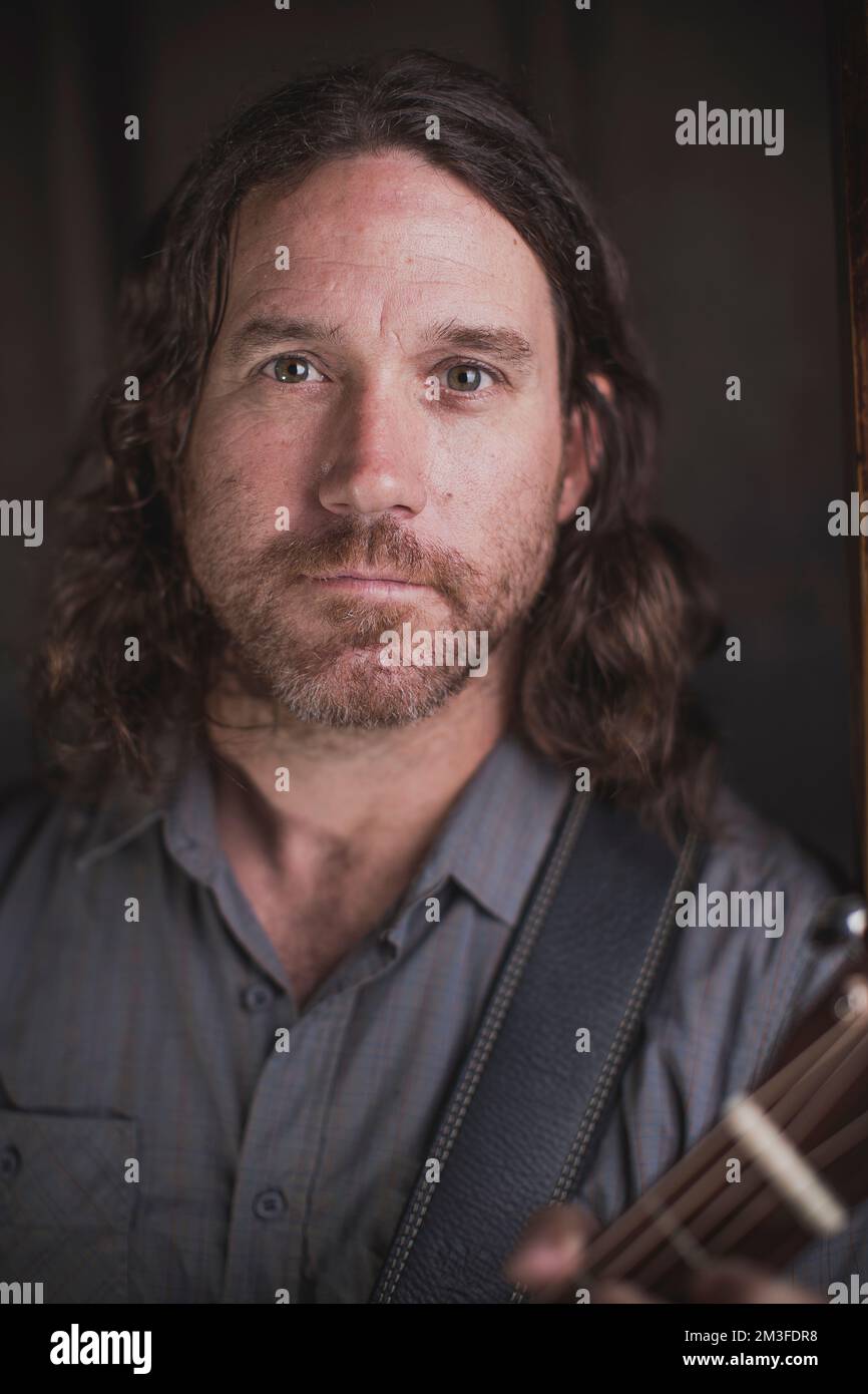Chuck ragan guitarist hi-res stock photography and images - Alamy