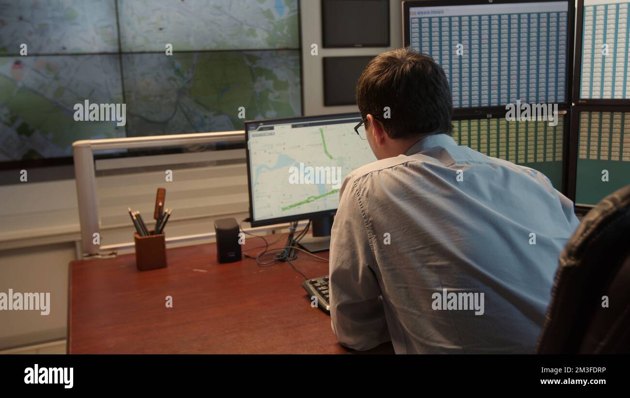 4k businessman in modern office hi-res stock photography and images - Alamy