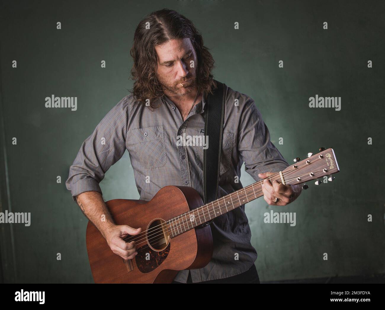 Chuck ragan guitarist hi-res stock photography and images - Alamy