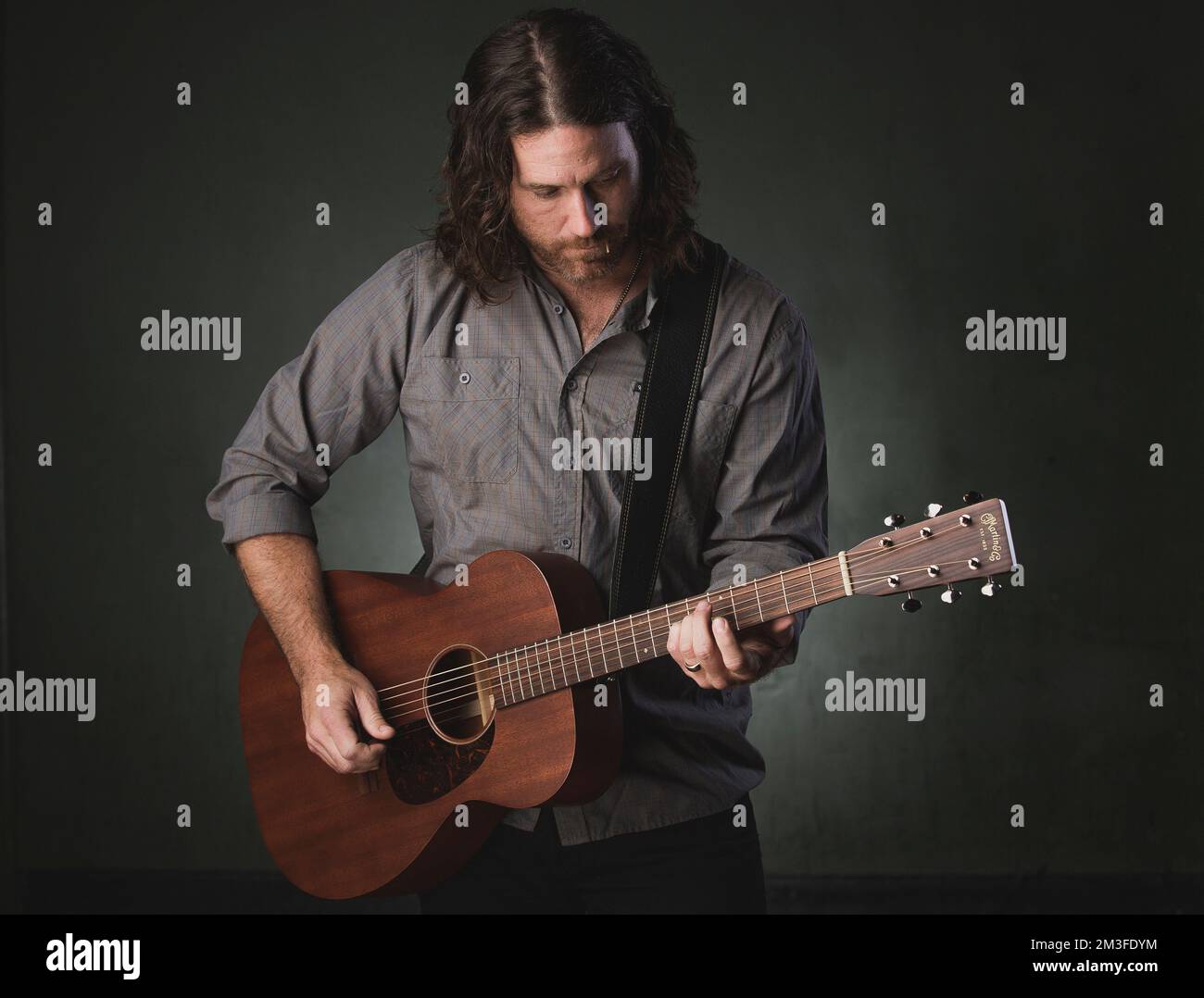 Chuck ragan guitarist hi-res stock photography and images - Alamy