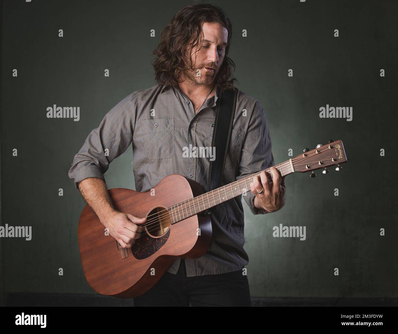 Chuck ragan guitarist hi-res stock photography and images - Alamy