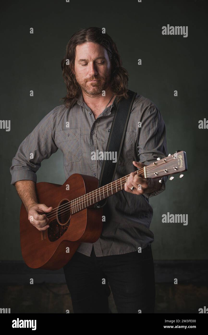 Chuck ragan posed hi-res stock photography and images - Alamy
