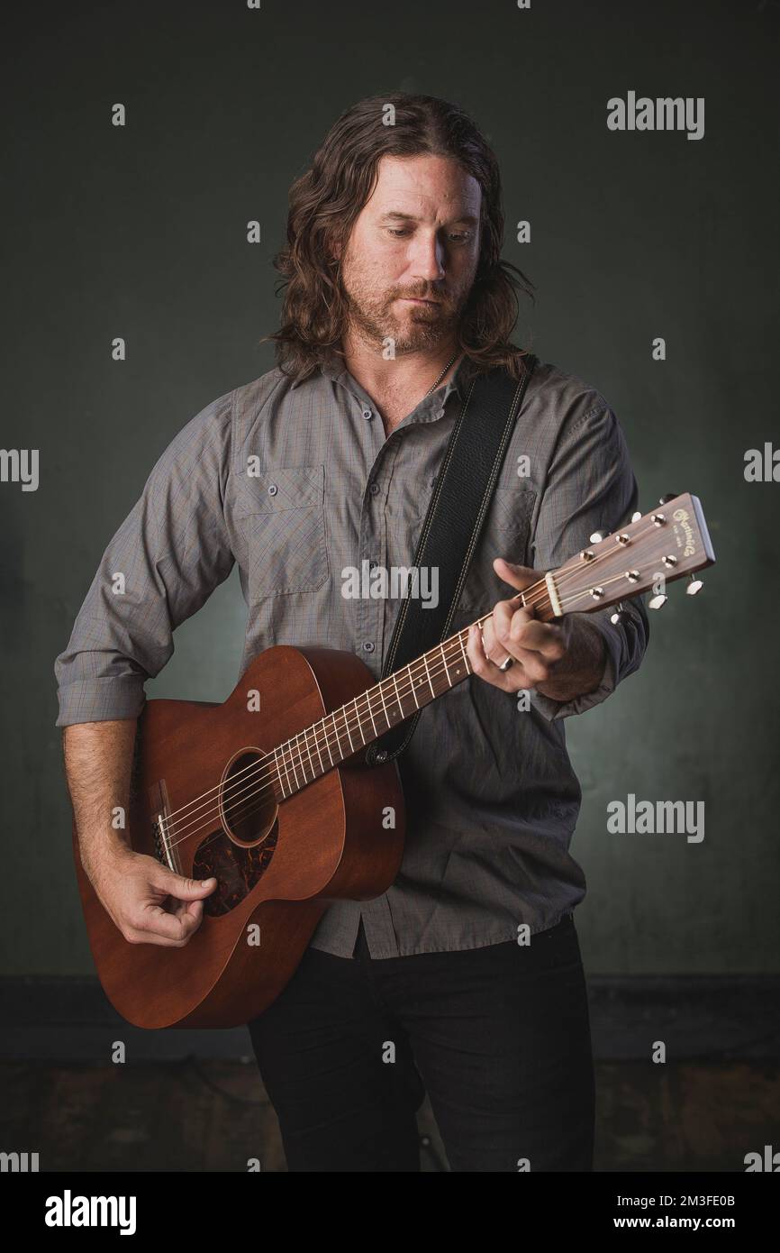 Chuck ragan posed hi-res stock photography and images - Alamy