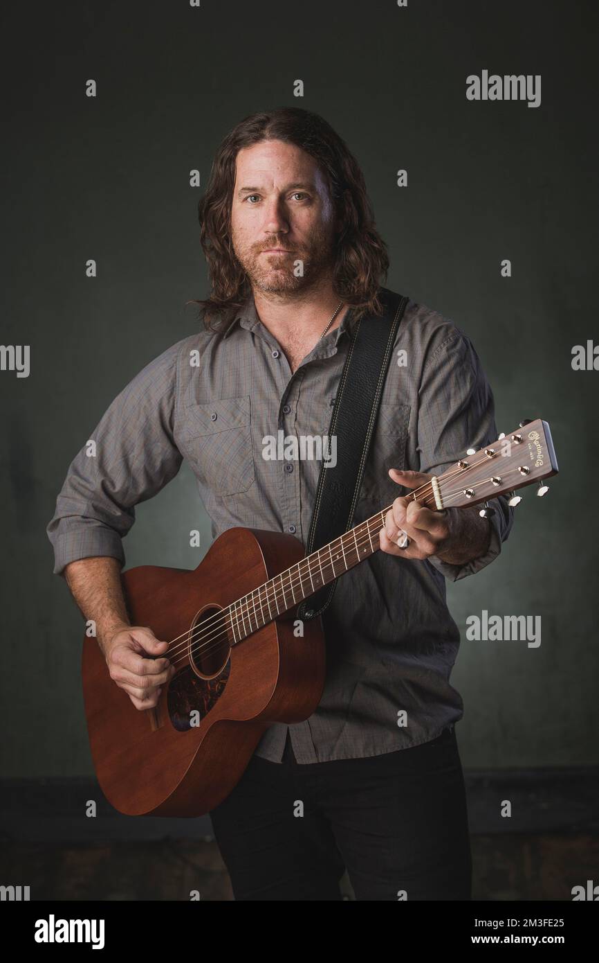 Chuck ragan acoustic hi-res stock photography and images - Alamy