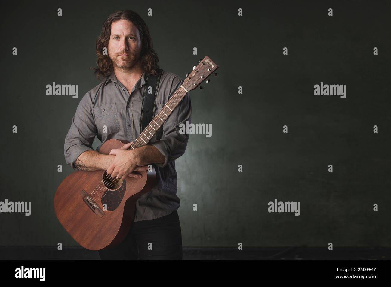Chuck ragan posed hi-res stock photography and images - Alamy
