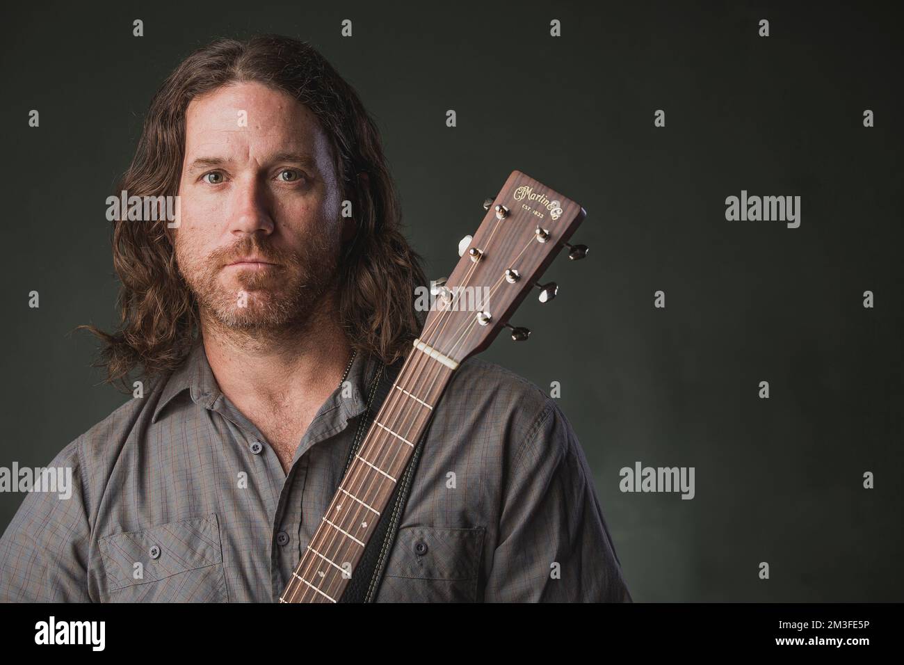 Chuck ragan posed hi-res stock photography and images - Alamy