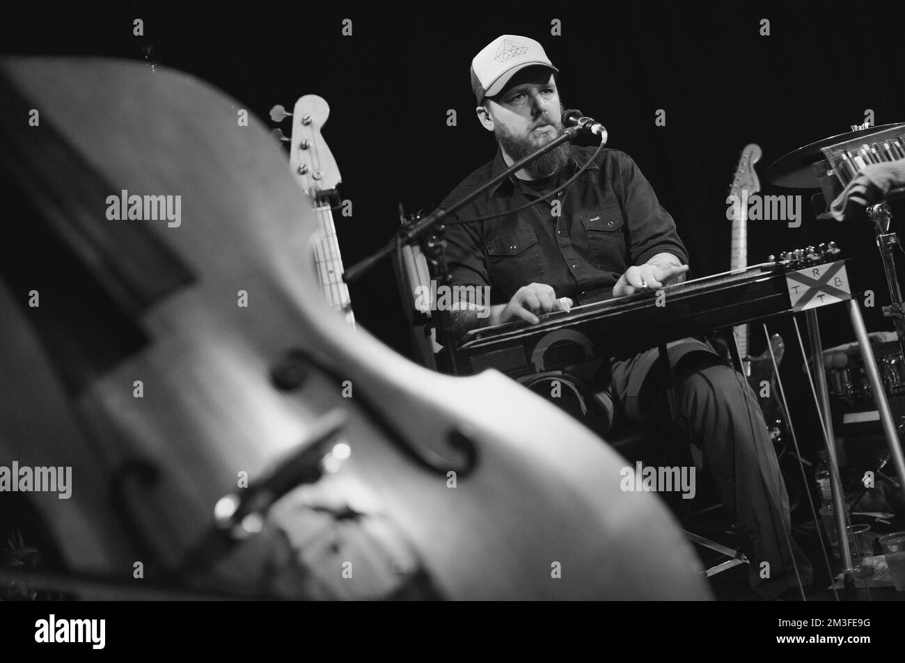 Chuck ragan on stage hi-res stock photography and images - Alamy