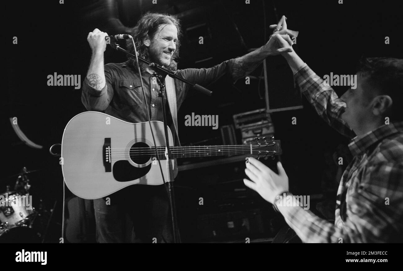 Chuck ragan on stage hi-res stock photography and images - Alamy