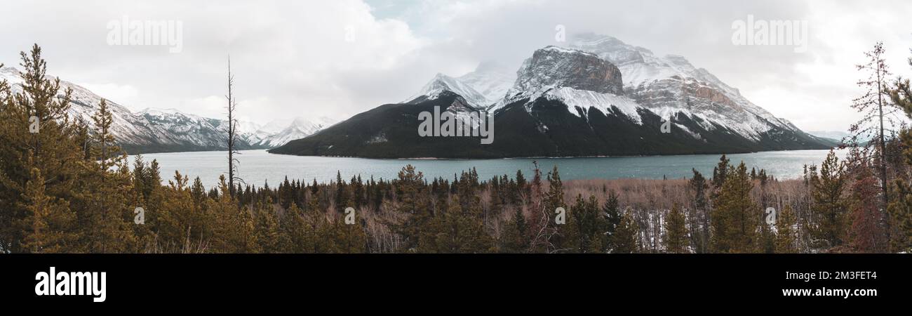 Lake Minnewanka Panorama Winter Stock Photo - Alamy