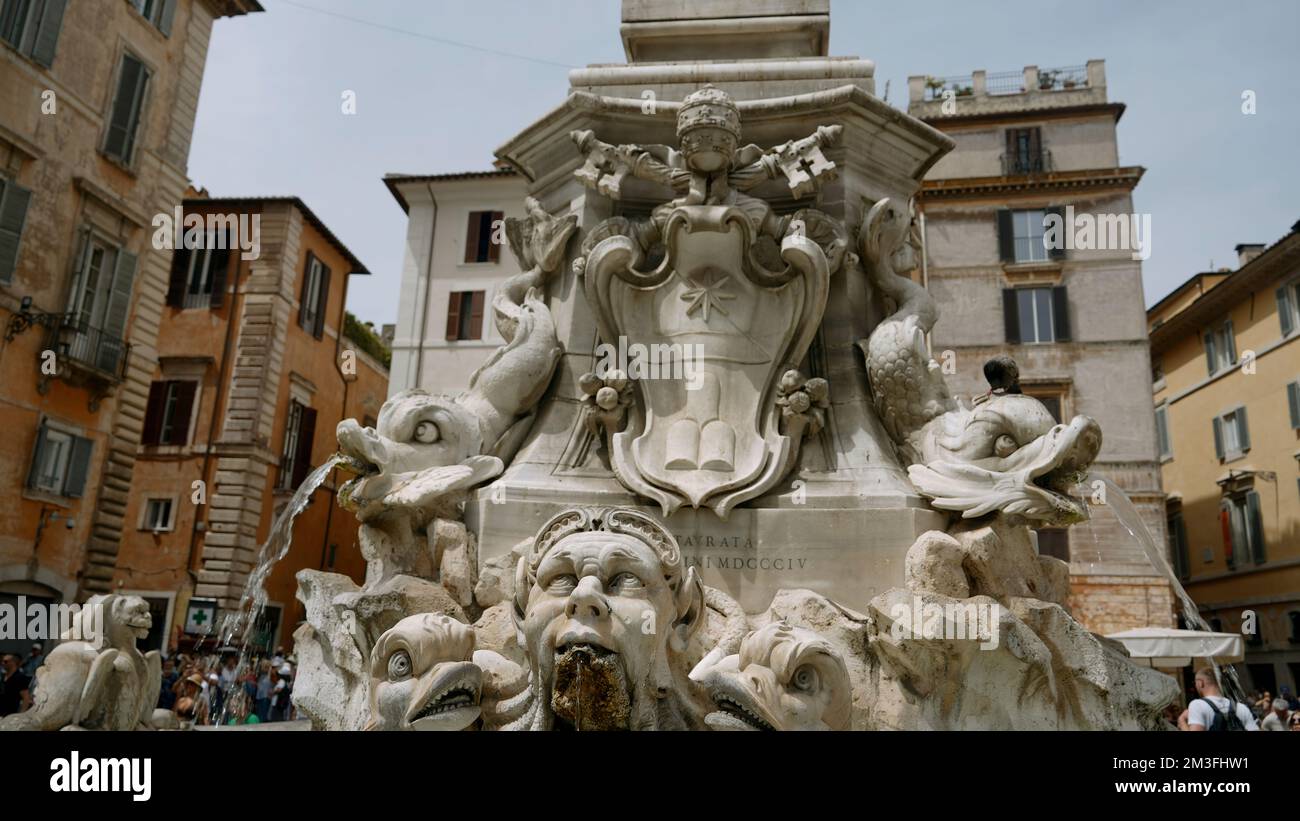 Bottom view statue classic hi-res stock photography and images - Alamy