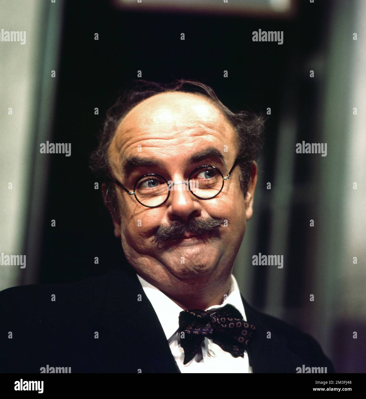 Lach mit Karl Valentin, Fernsehshow mit Monologen, Szenen und Couplets ...