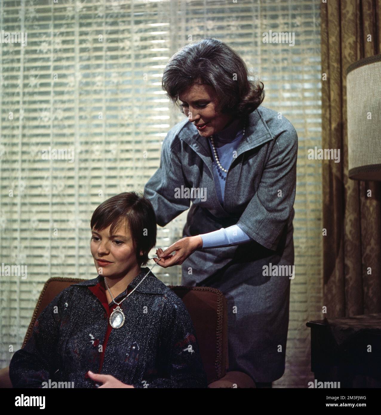 Medaillon mit Bild, Fernsehfilm, Deutschland 1976, Regie: Diethard ...