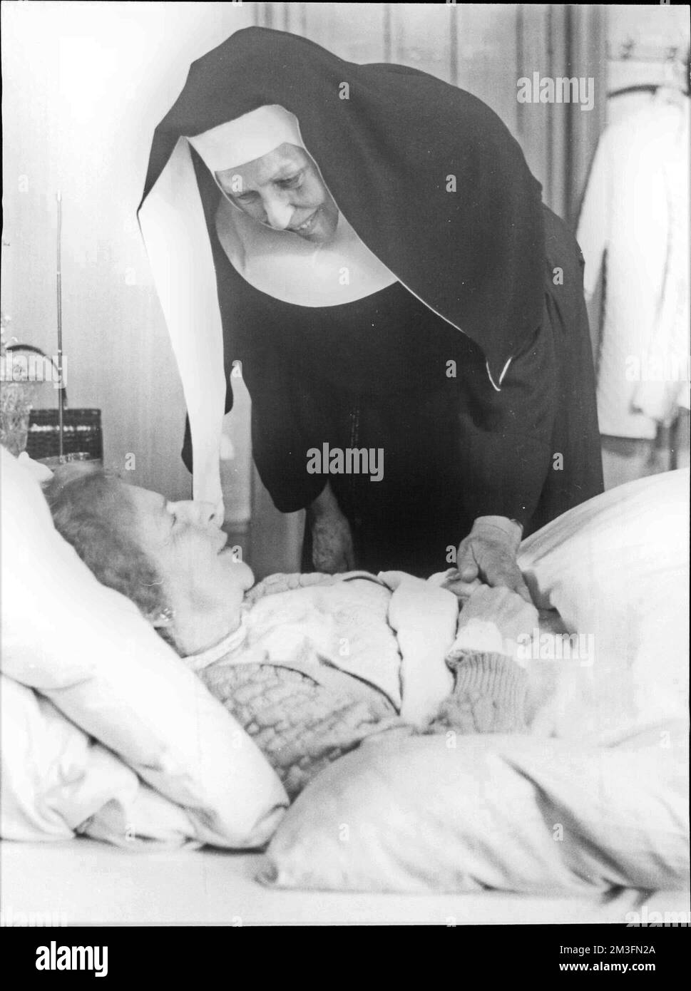 Spätsommertage - Der Rentnerin Frau Laufs geht es nicht gut. Die ...