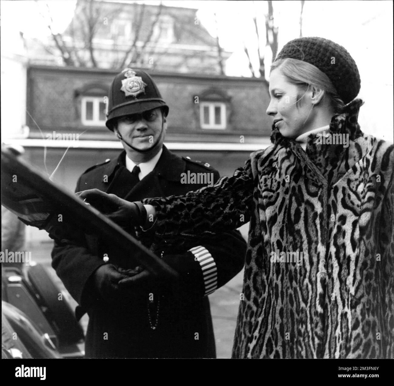 Doppelagent George Blake - Szene aus dem Fernsehfilm "Doppelagent George Blake" mit Katrin ...