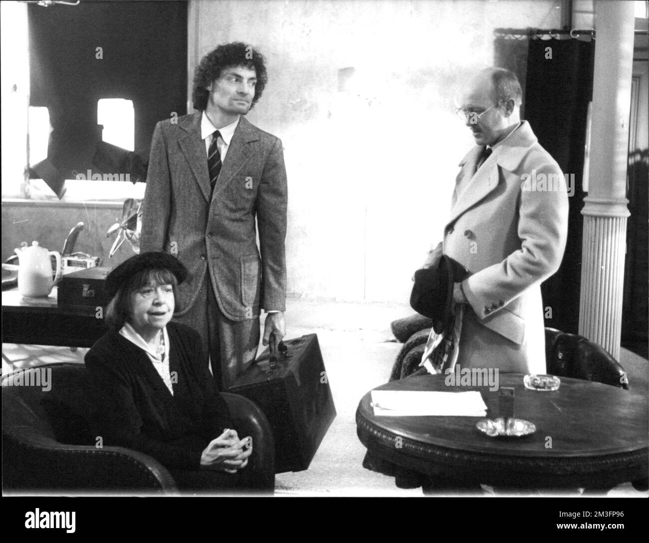 Die Geburtstagsfeier - Goldberg (Ernst Jacobi, r.) und McCann (Dieter ...