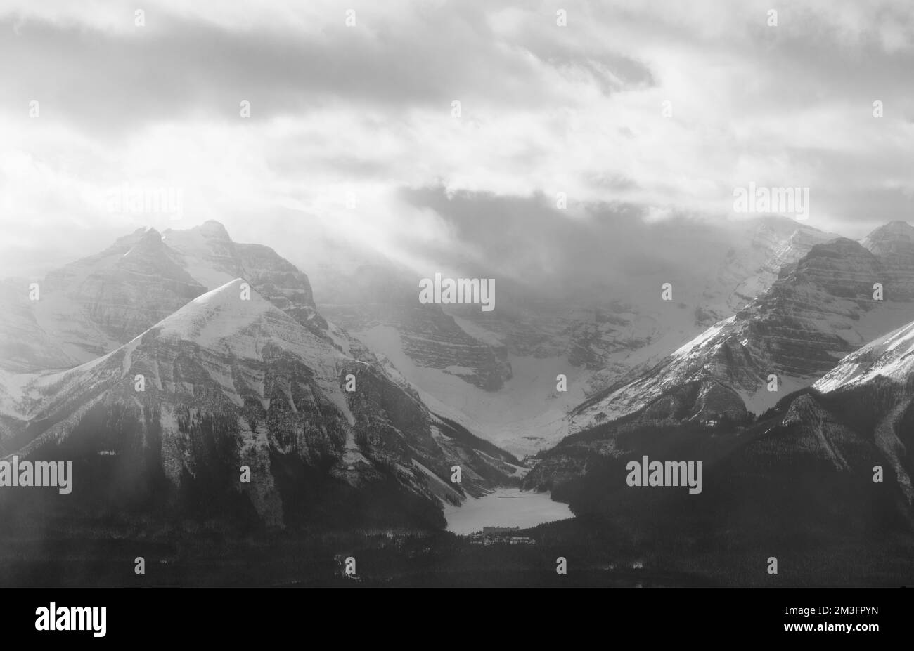 Banff lake louise Black and White Stock Photos & Images - Alamy