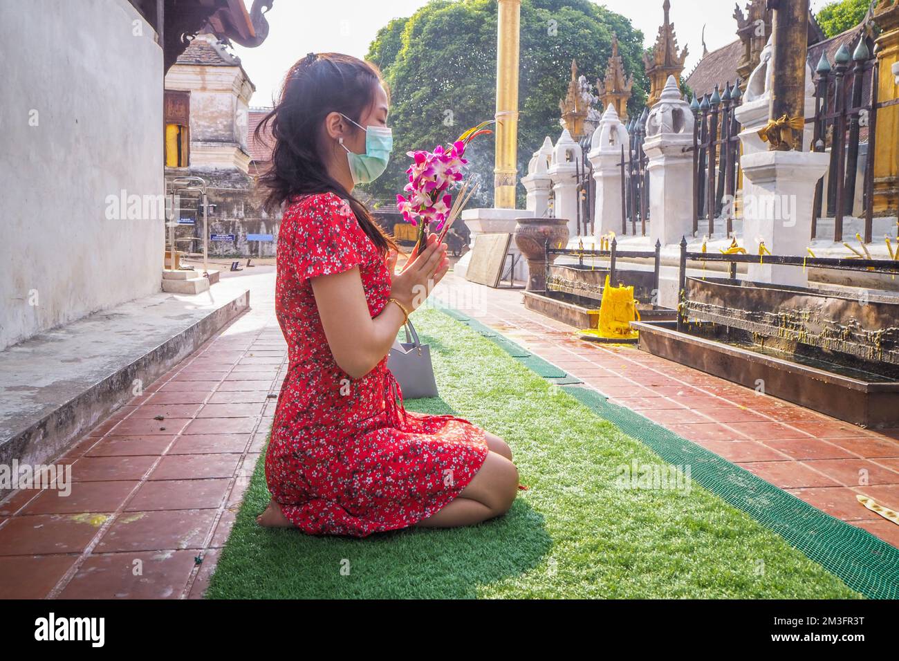 Women in red are wearing masks to prevent plague. When visiting temples ...