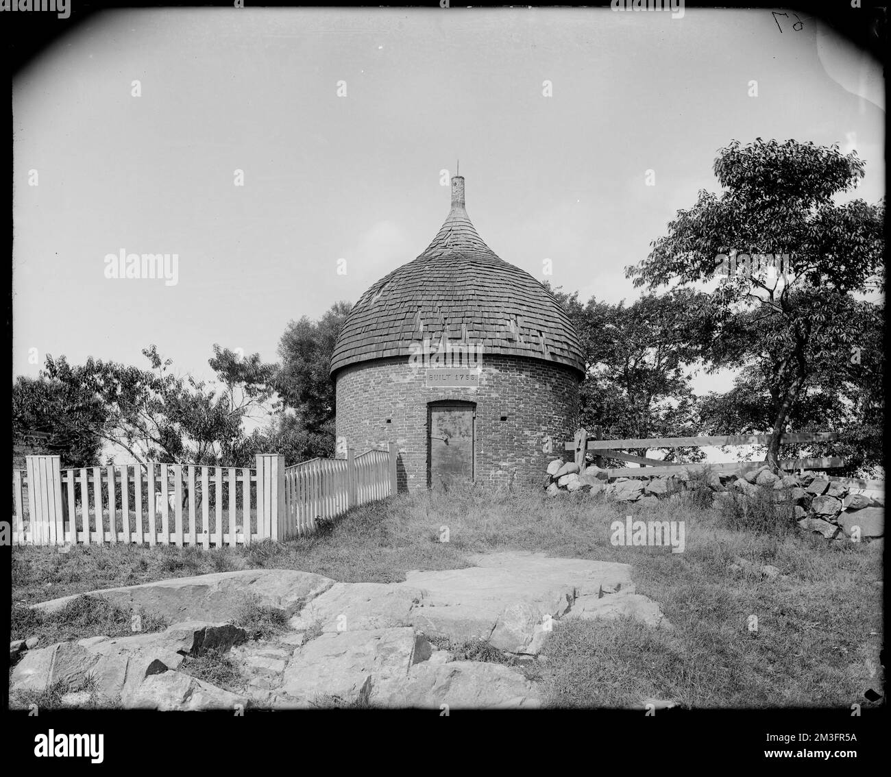Plate powder Black and White Stock Photos & Images - Alamy