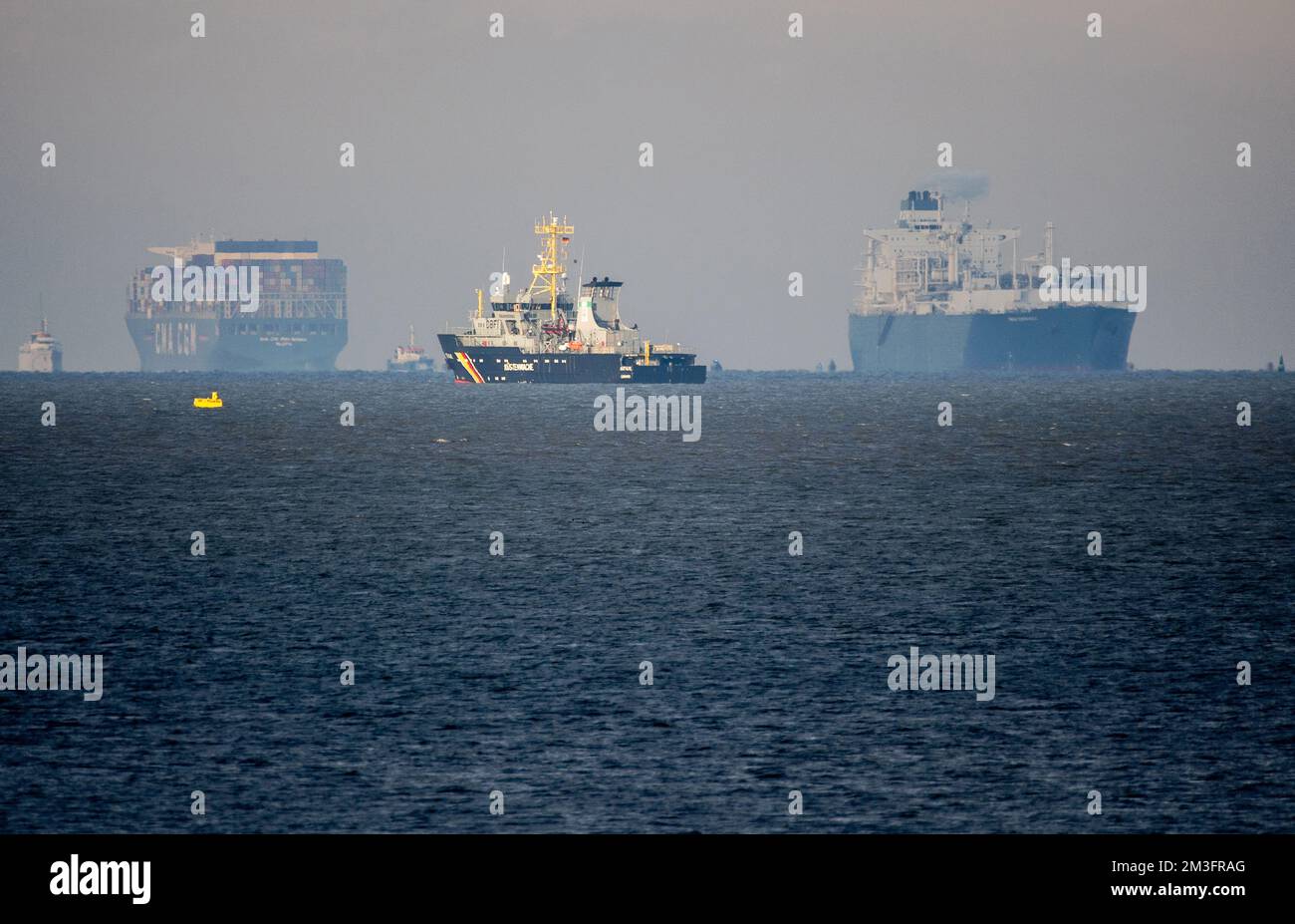 Hooksiel, Germany. 15th Dec, 2022. The special ship "Höegh Esperanza ...