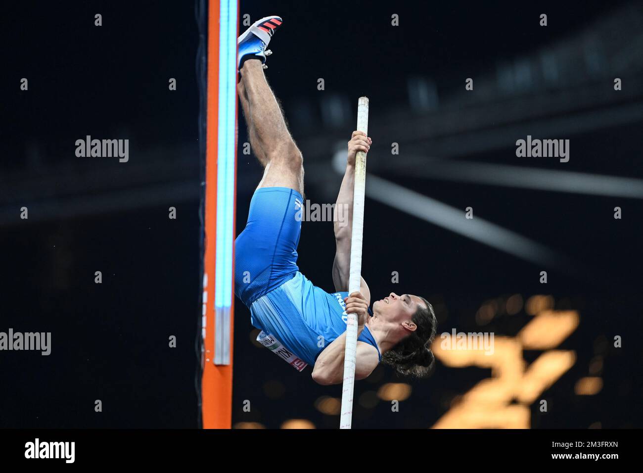 Men pole vault hi-res stock photography and images - Alamy