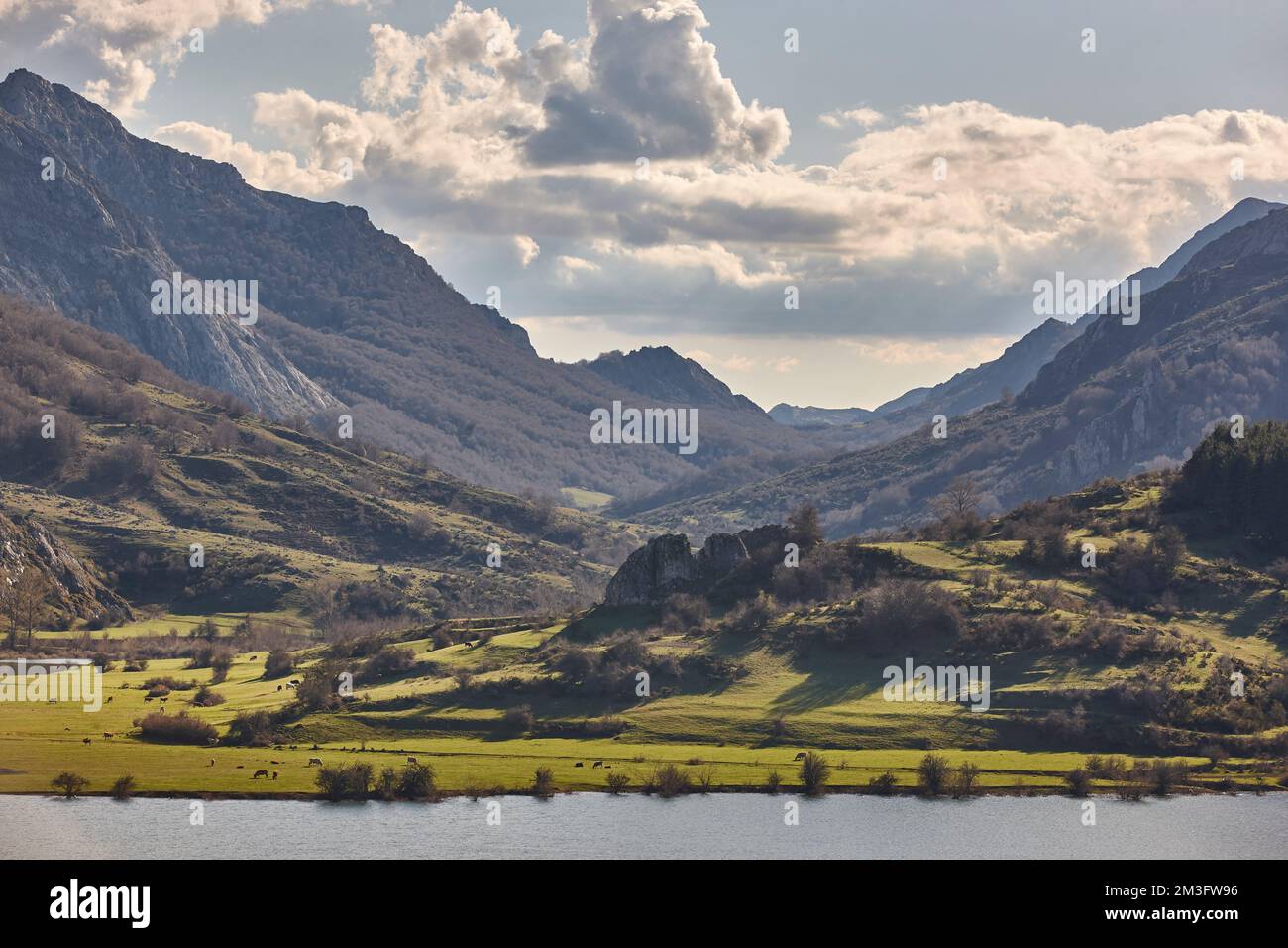 Picturesque reservoir and mountain landscape in Riano. Spain Stock ...