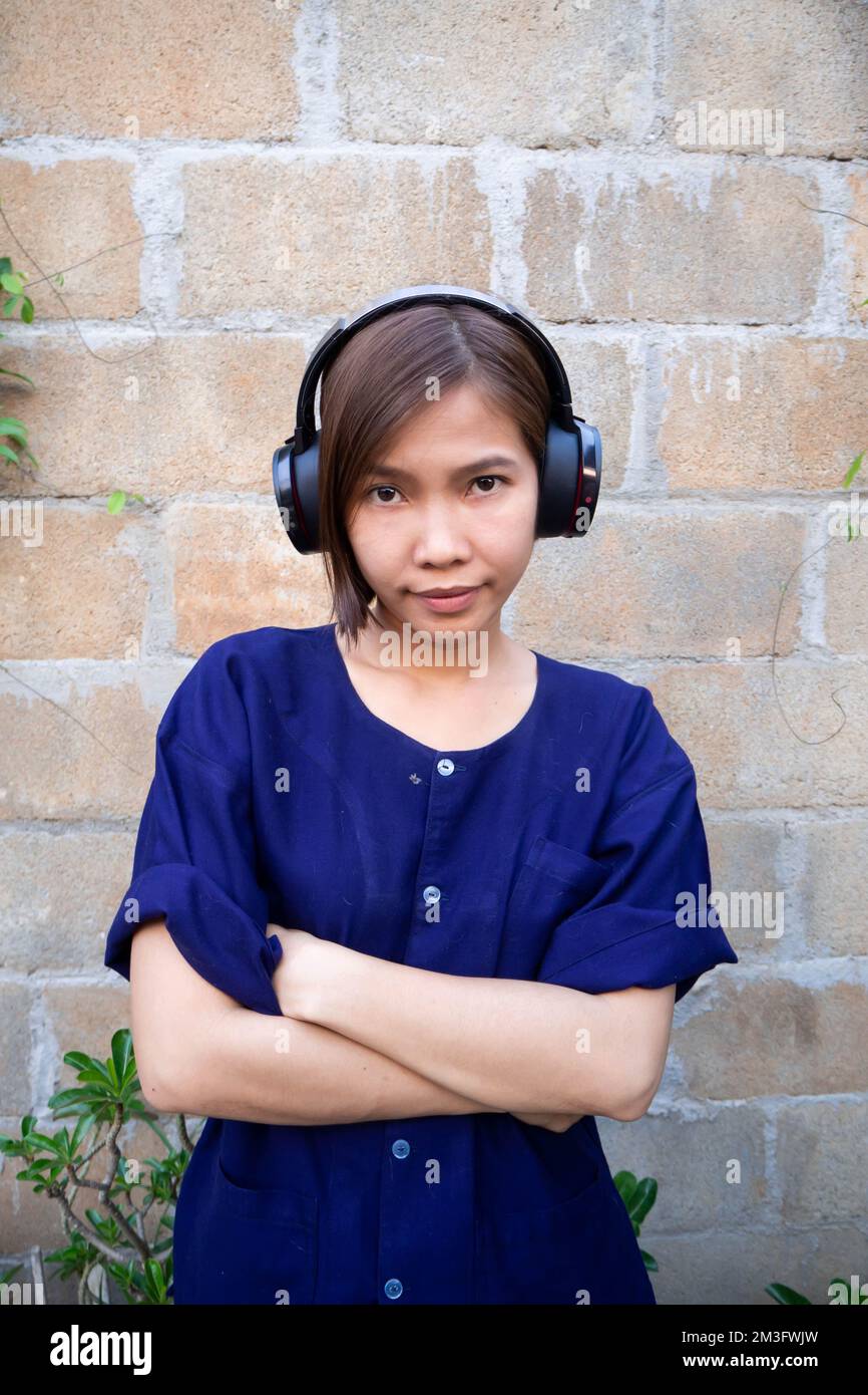 People wearing blue shirts hi-res stock photography and images - Alamy