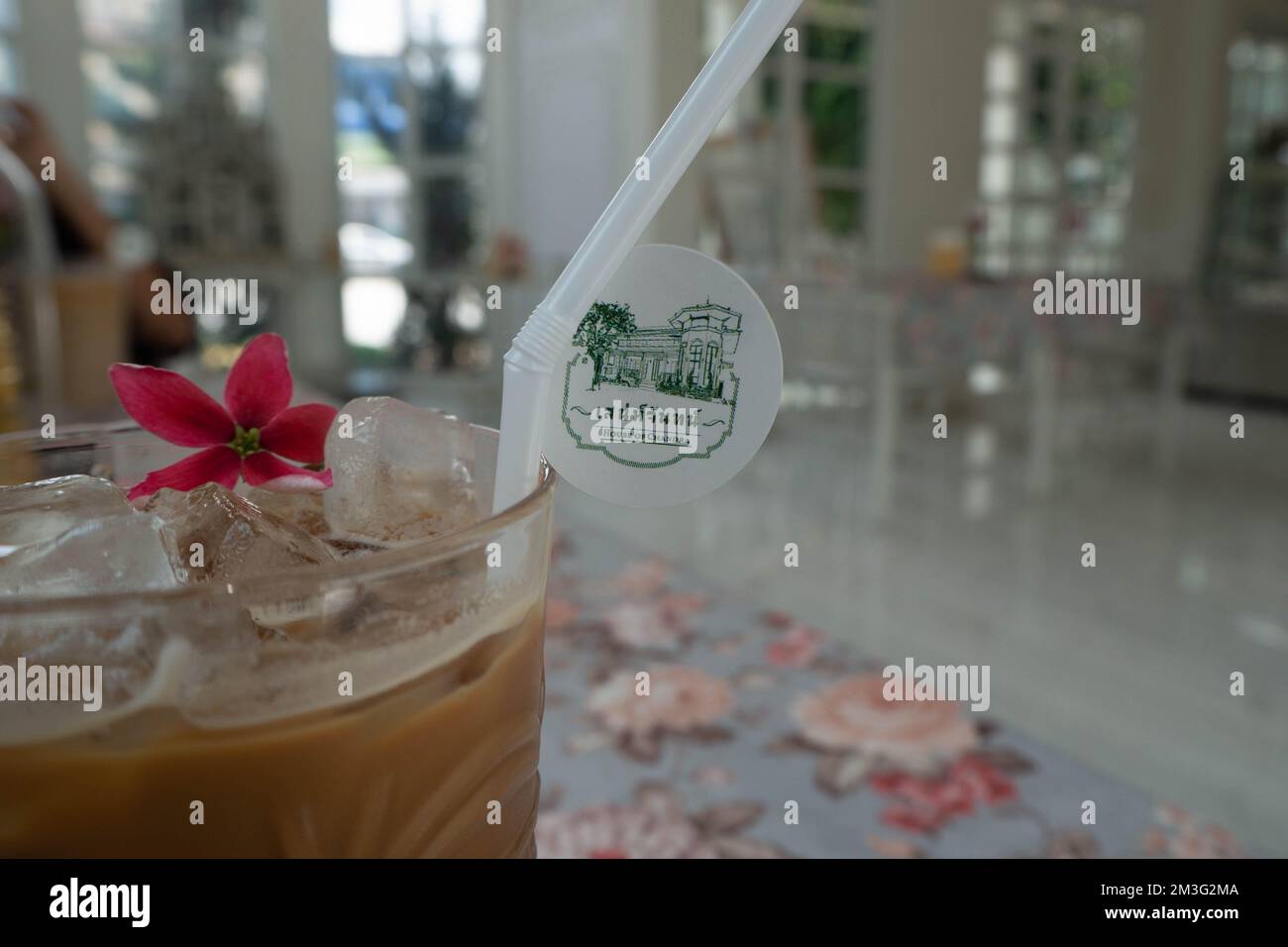 Elegant round brown coffee hi-res stock photography and images - Alamy