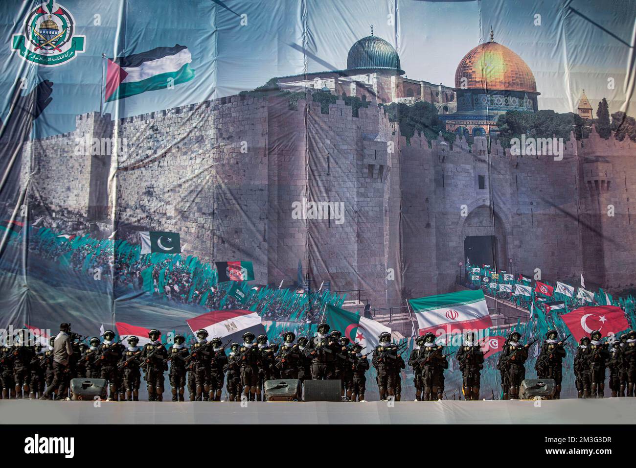 Armed elements of the Izz al-Din al-Qassam Brigades called the "Chorus ...