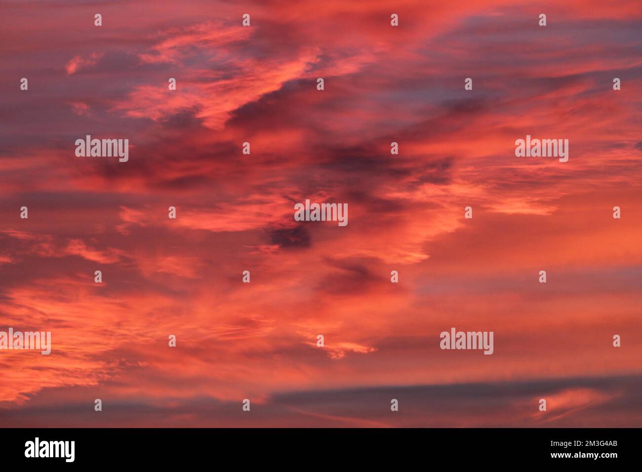 Red and orange colouring hi-res stock photography and images - Alamy