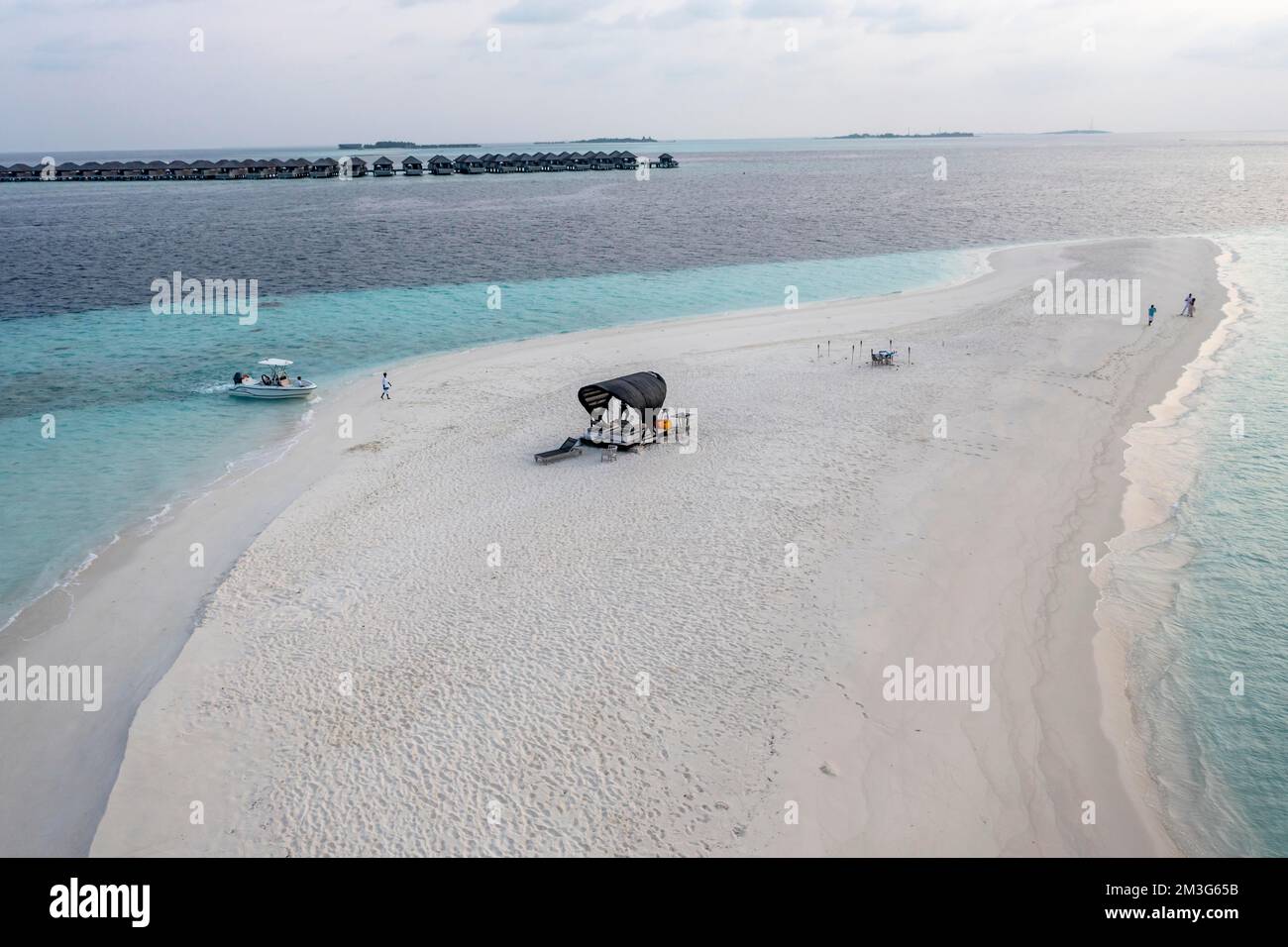 Aerial view: lonely sandbank in the Maldives with a table and sun ...