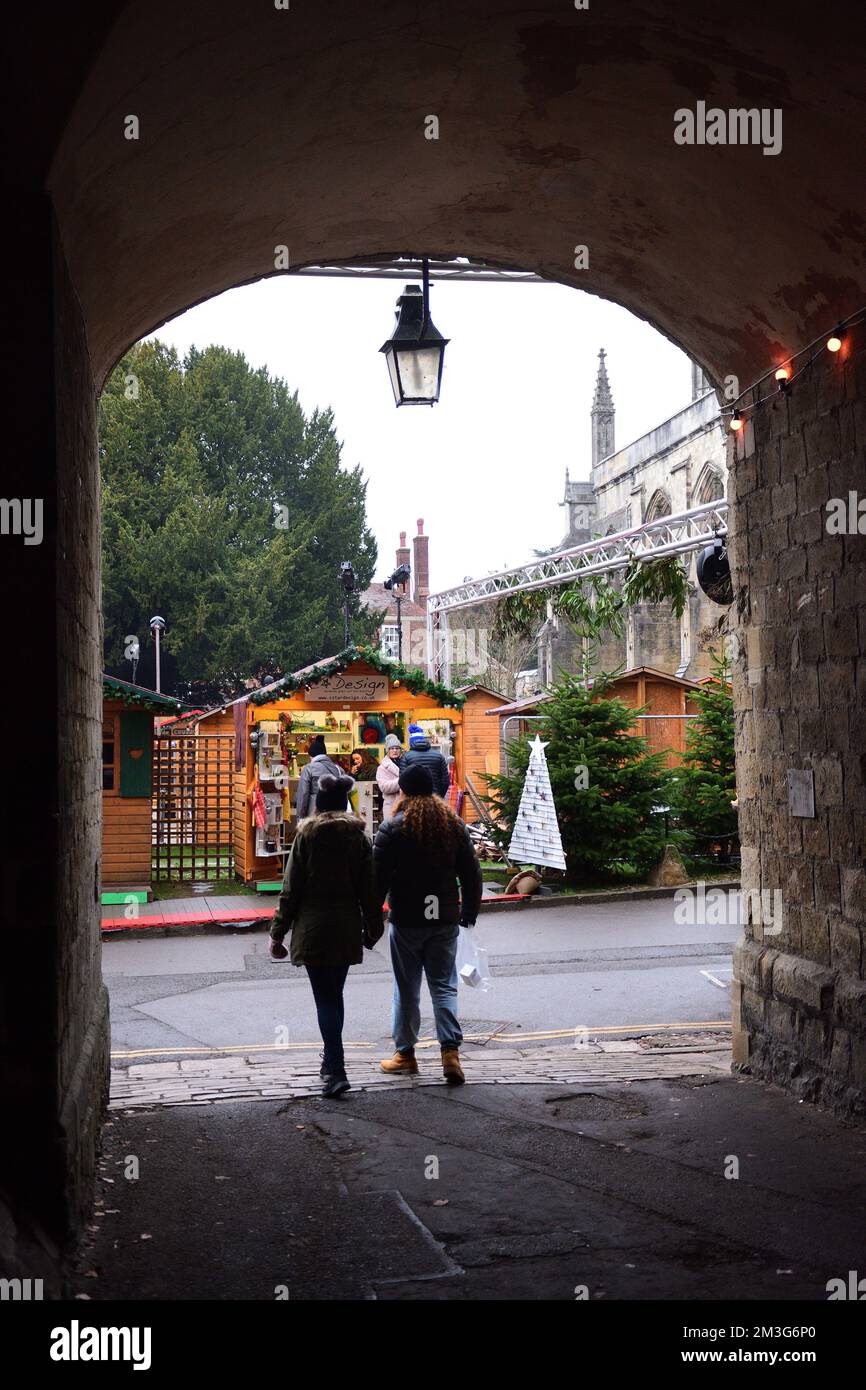 Couple in old brick archway Stock Photo - Alamy
