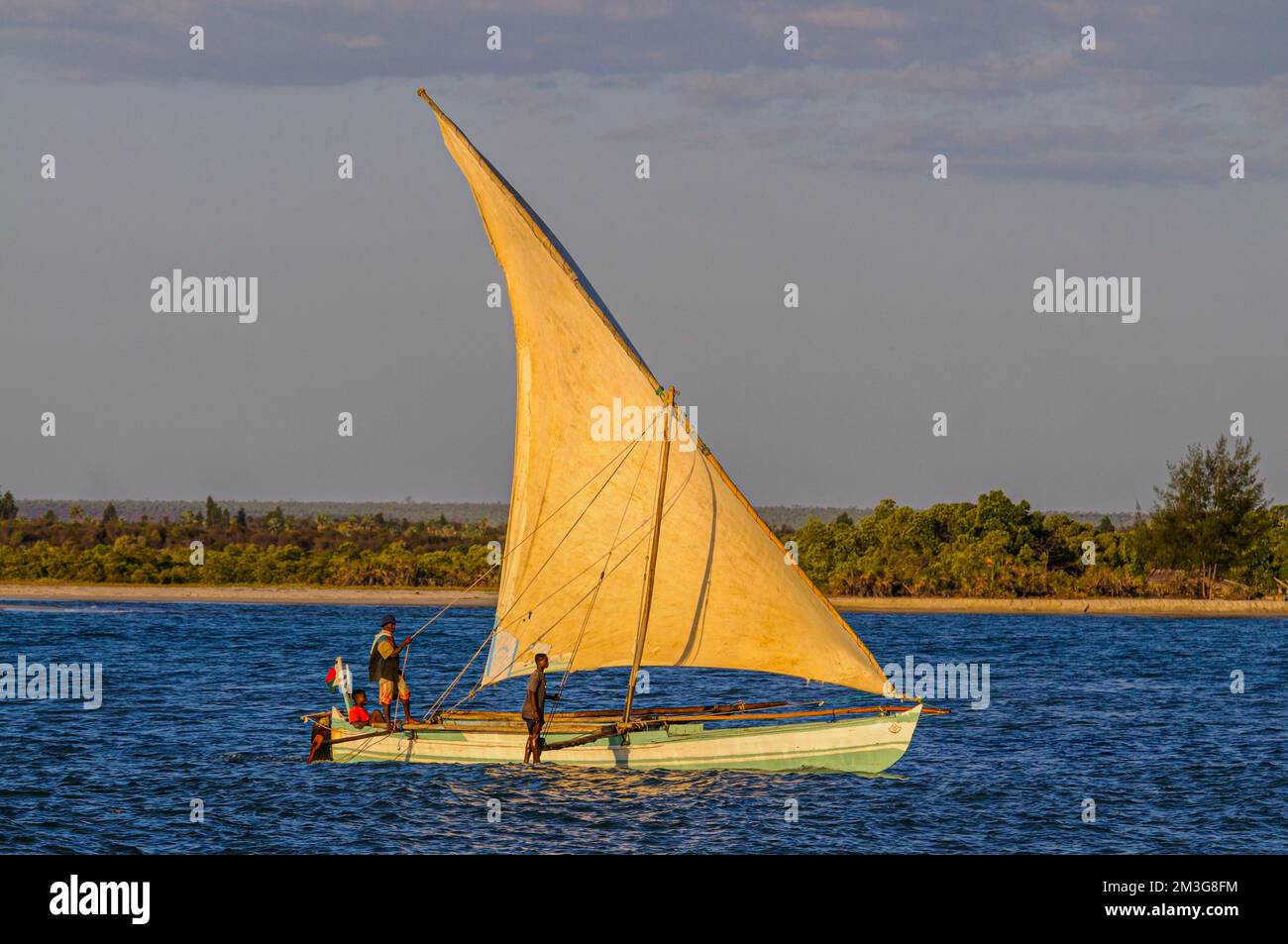 Madagascar traditional boat hi-res stock photography and images - Alamy