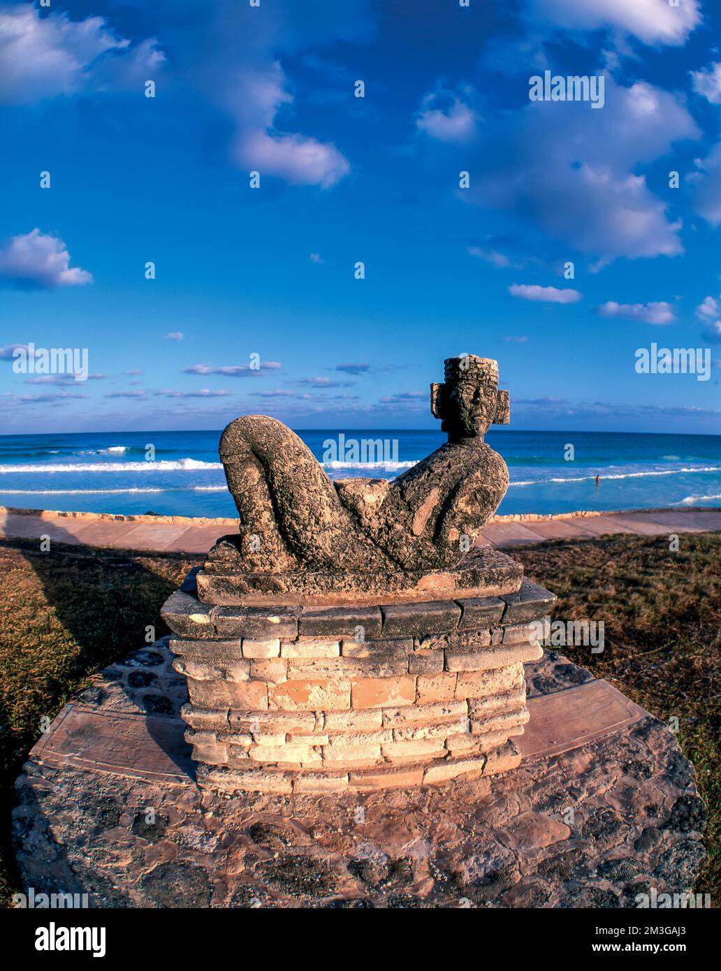 Chac mool beache, Cancun Stock Photo - Alamy