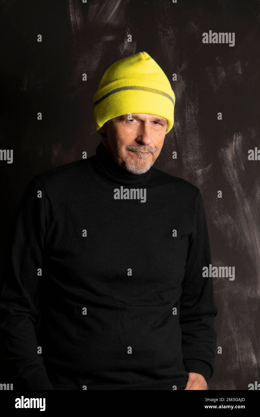 Smile yellow hi-res stock photography and images - Alamy