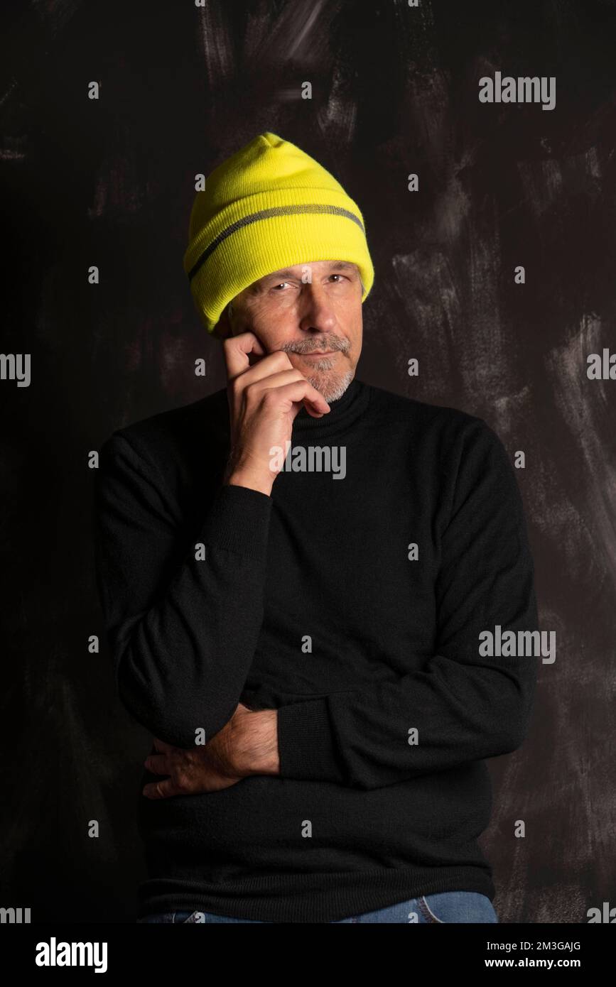 Elderly man in yellow hi-res stock photography and images - Alamy