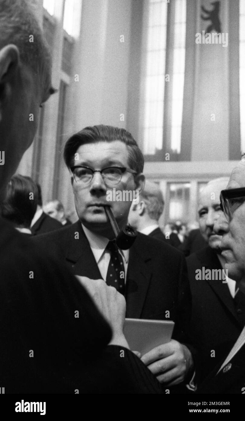 The Federal Assembly elected the new Federal President Gustav Heinemann ...