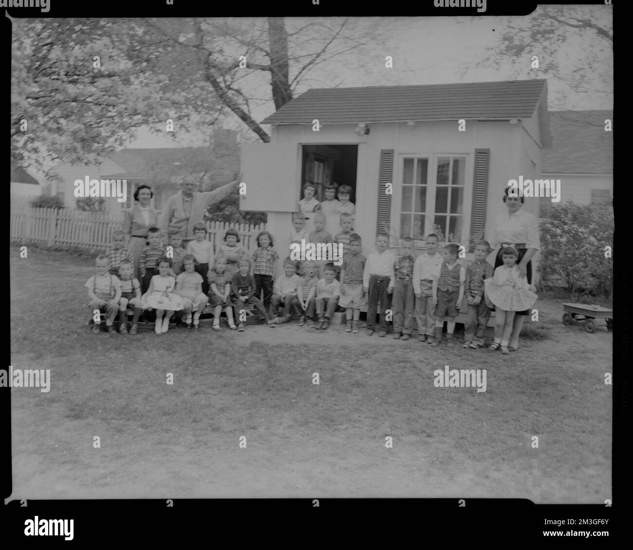 Mayflower garden. Verna, F. Leonard Warren. 'Pauline' Mrs. Jas. J ...