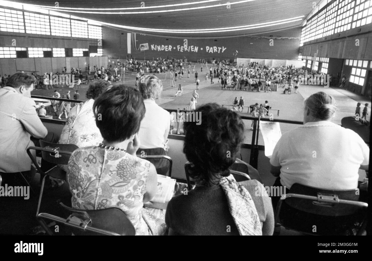 The first children's holiday party, here in the Westfalenhalle in ...