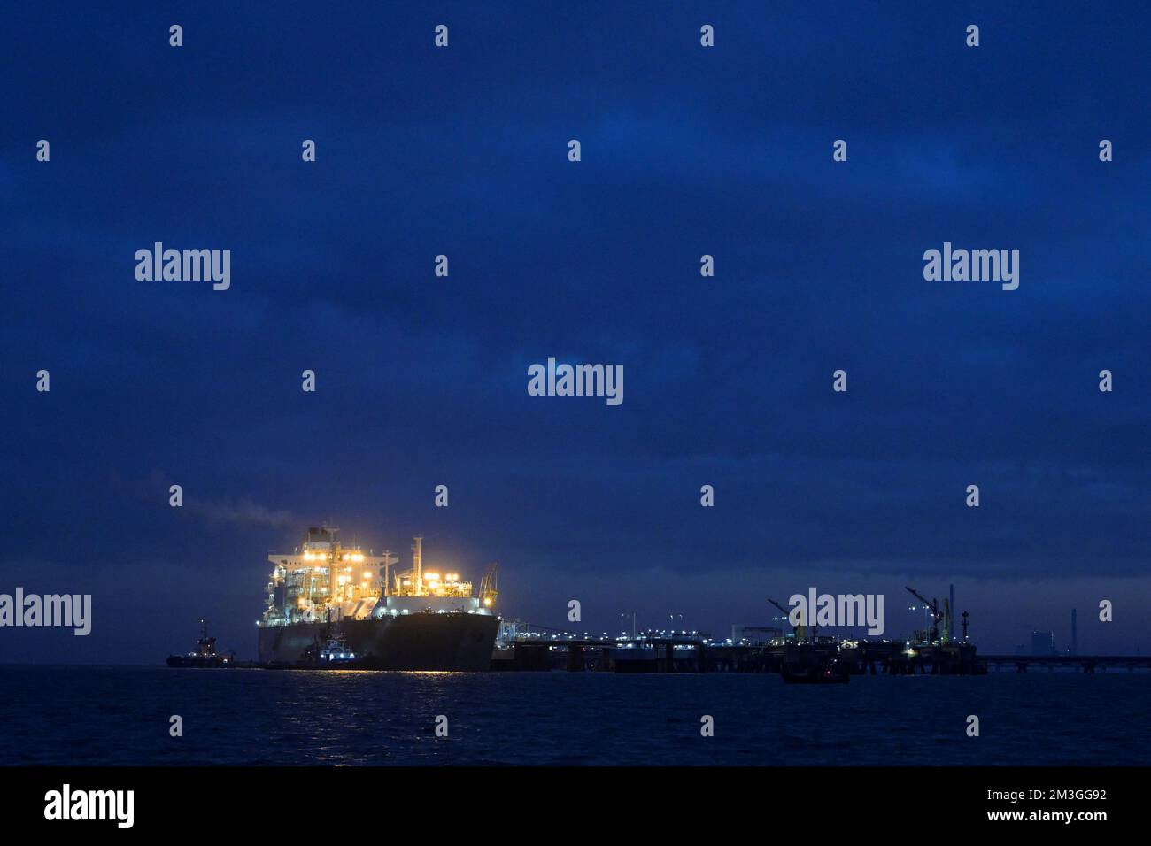 Lng regasification terminal hi-res stock photography and images - Alamy