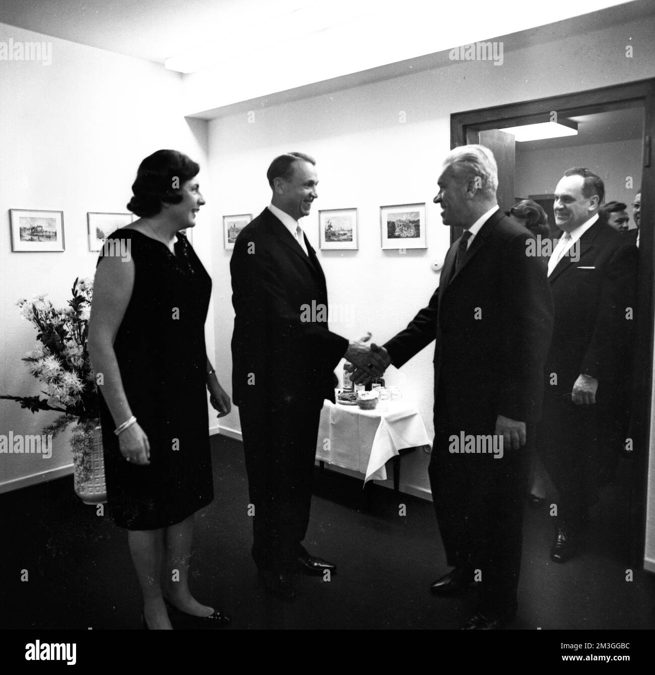 The representation of the GDR government invited politicians, diplomats ...