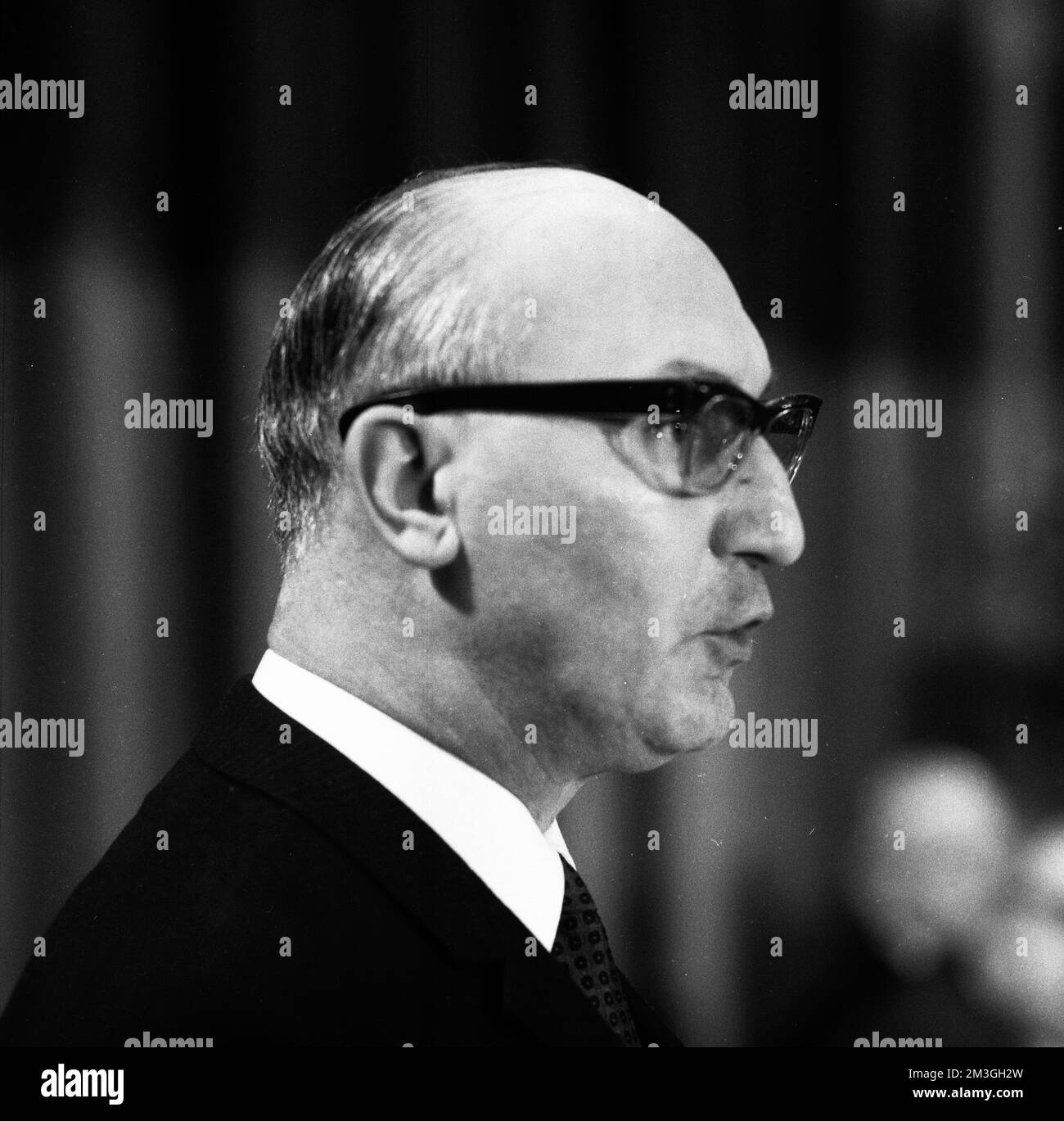 The influence of the computer on society, the world of work and the ...