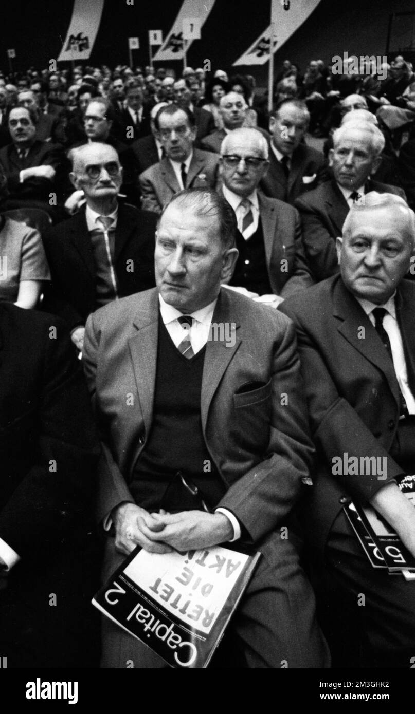 More than 2, 500 large-scale and small-scale workers met at the VEBA ...